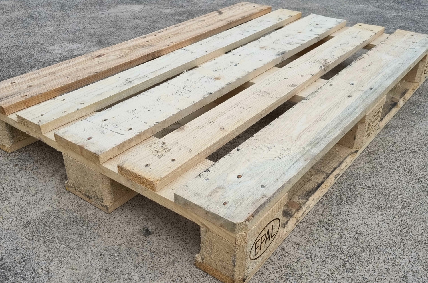 Europaletten: Das unverzichtbare Werkzeug in der Logistik - Combra Shop